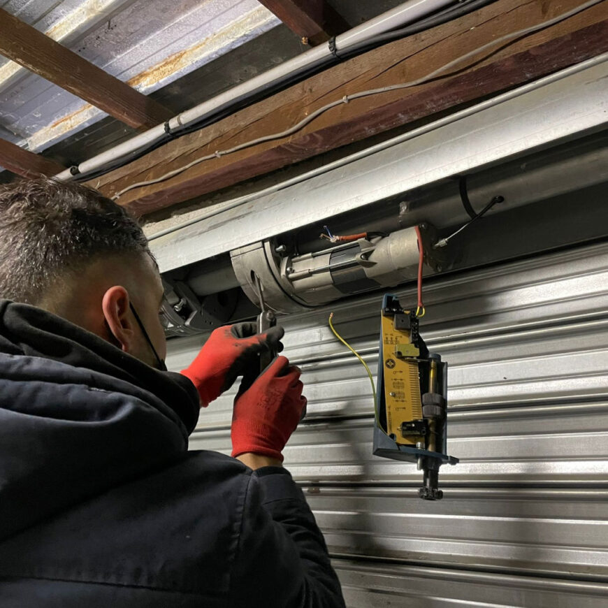 Ressort rideau métallique cassé : Quelles solutions